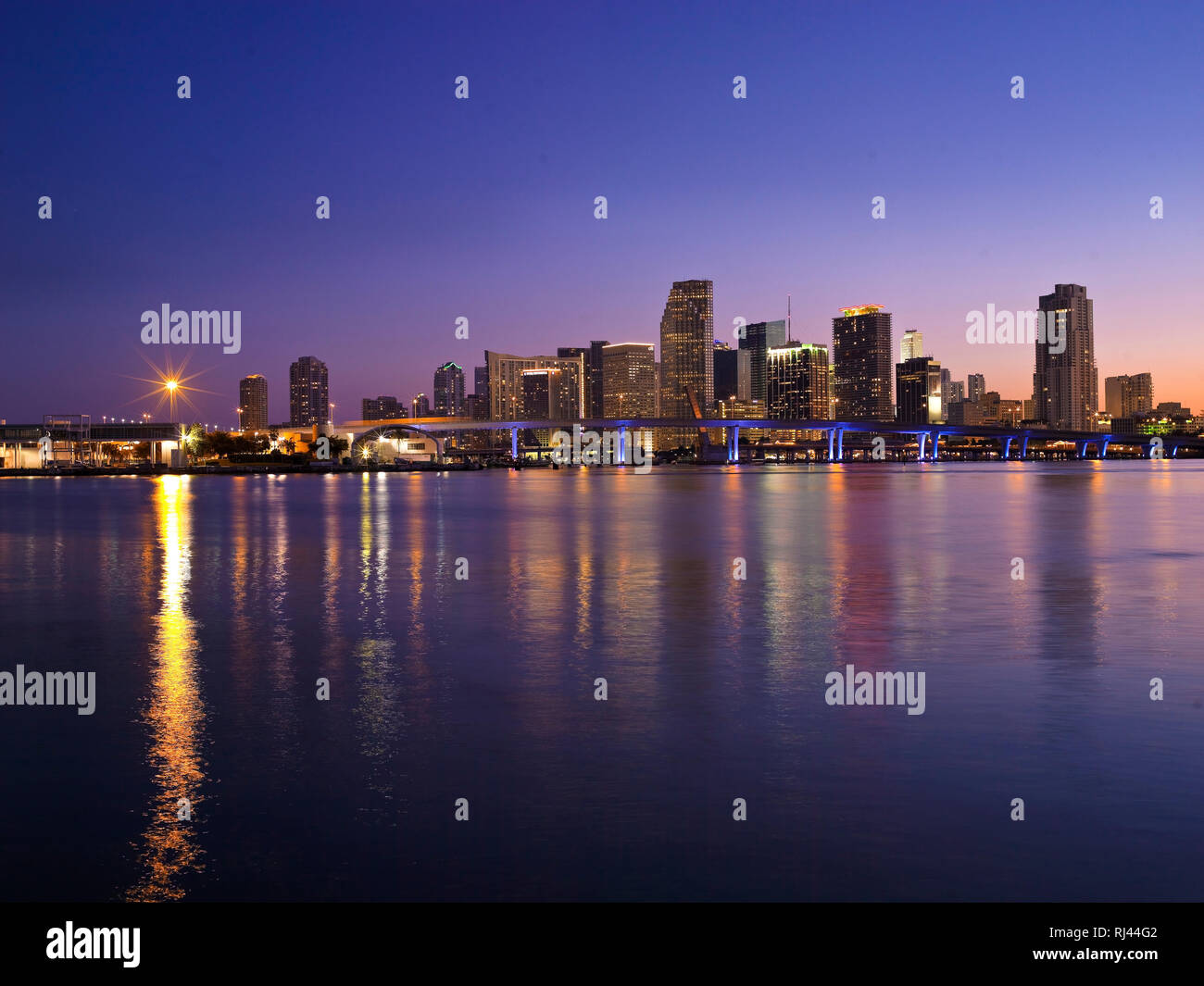 Water downtown miami hi-res stock photography and images - Alamy