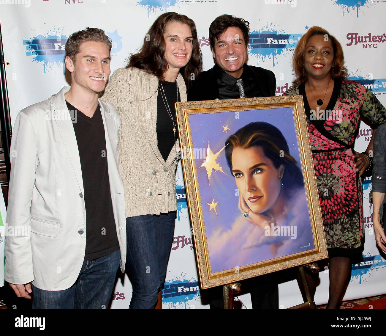 New York, USA. 29 Oct, 2011. Brandon Cohen, Brooke Shields, Dale Badway ...