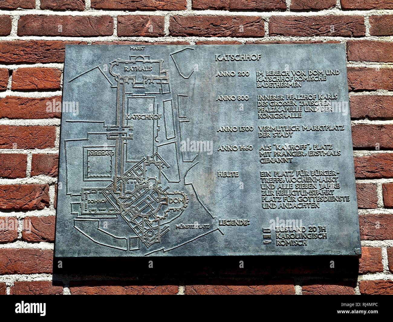 Bronze map hi-res stock photography and images - Alamy