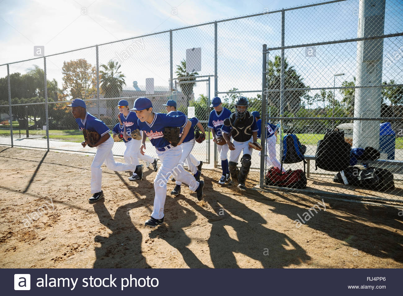 Group of players running hi-res stock photography and images - Alamy