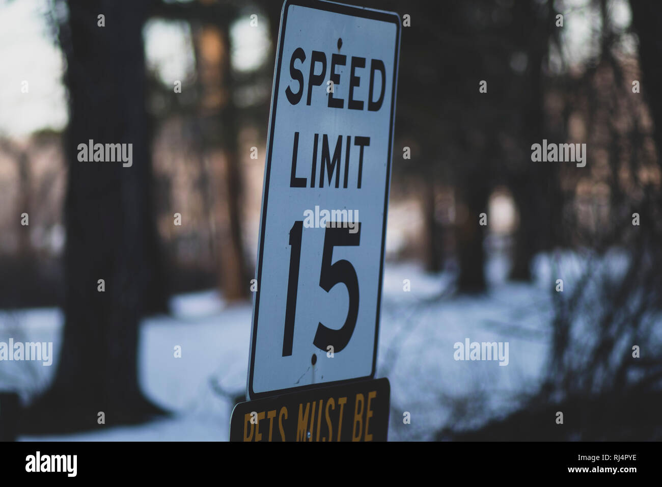 Speed limit sign Stock Photo - Alamy