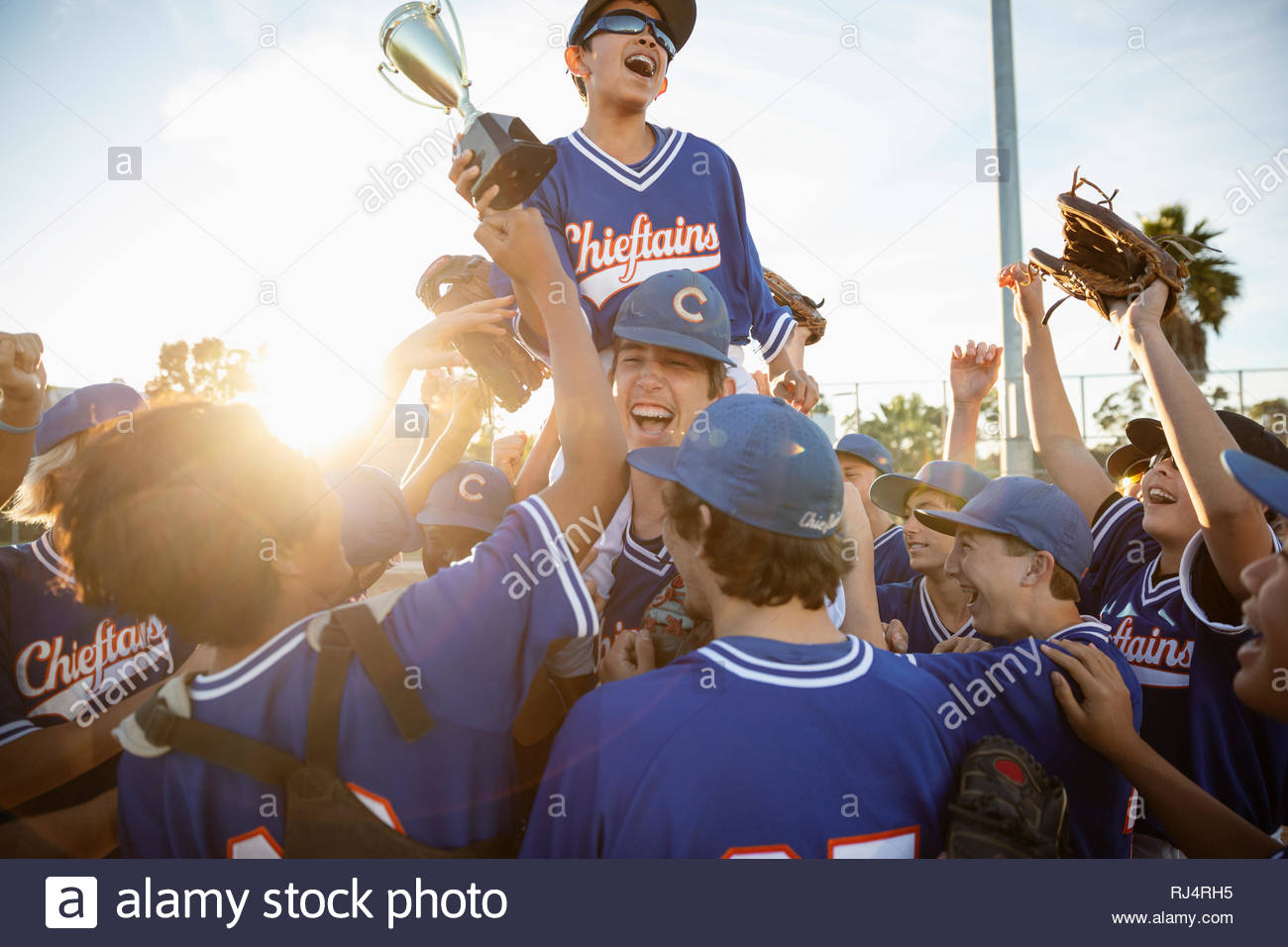 Baseball team holding trophy hi-res stock photography and images - Alamy