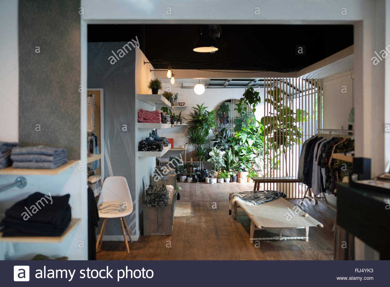 Menswear clothing shop hi-res stock photography and images - Alamy