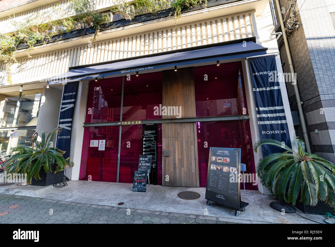 Riverside Cafe Cielo y Rio, Kuramae, Taito-Ku, Tokyo, Japan Stock Photo ...