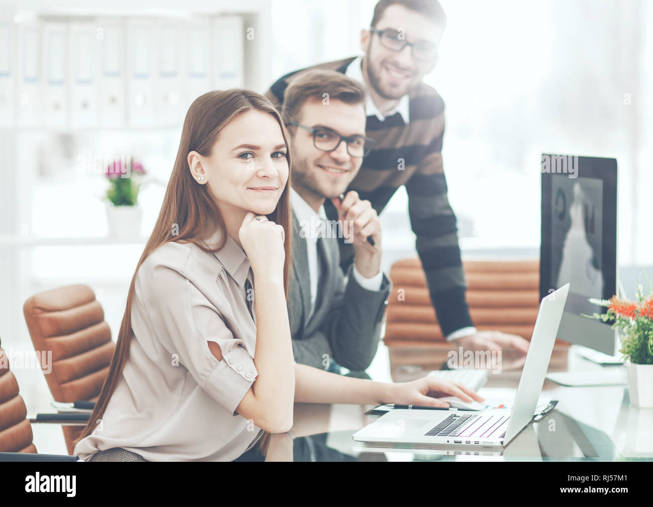 Business teamwork corporate work hi-res stock photography and images ...