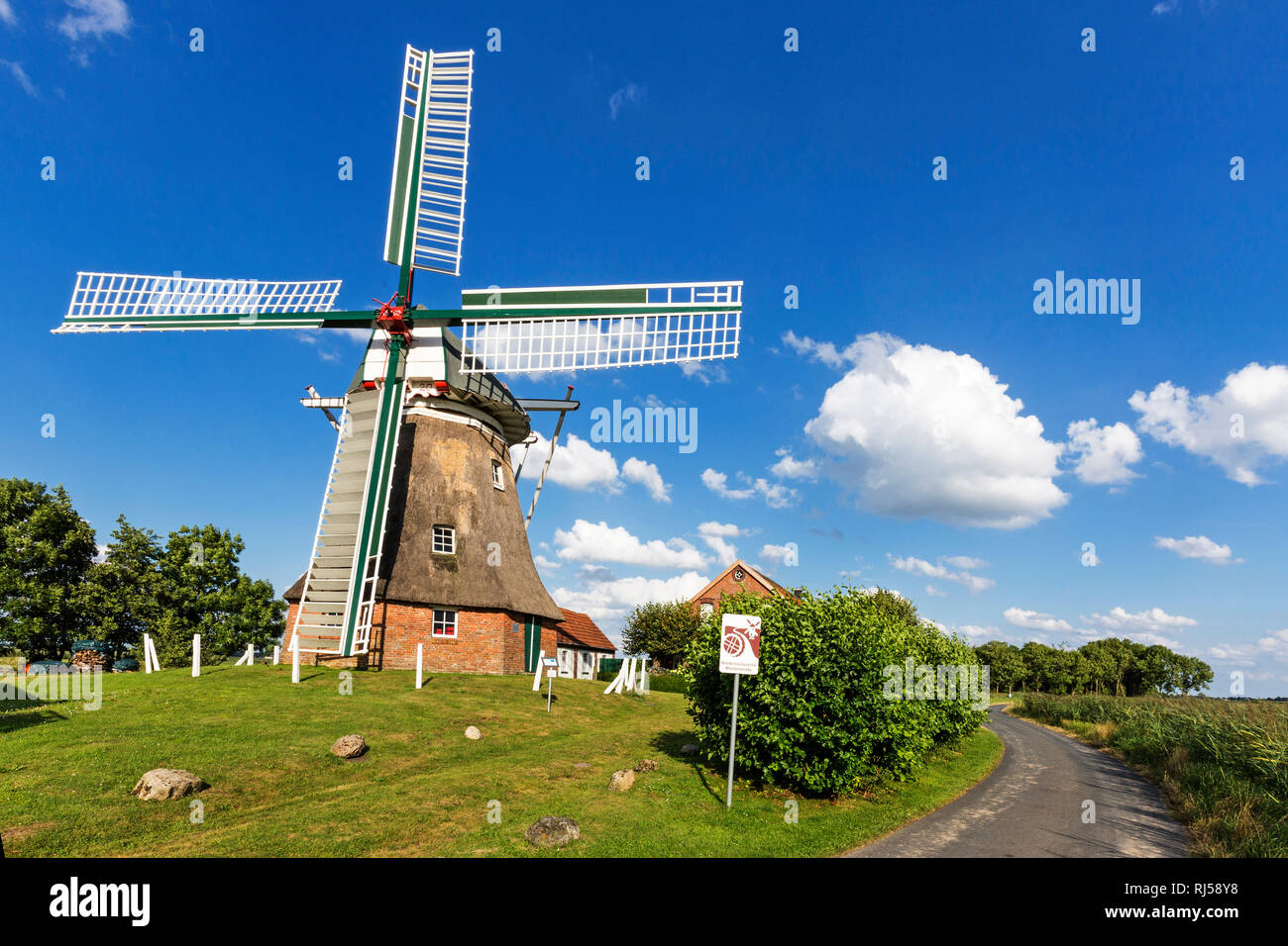 Windm?hle in Berdum, Ostfriesland Stock Photo - Alamy