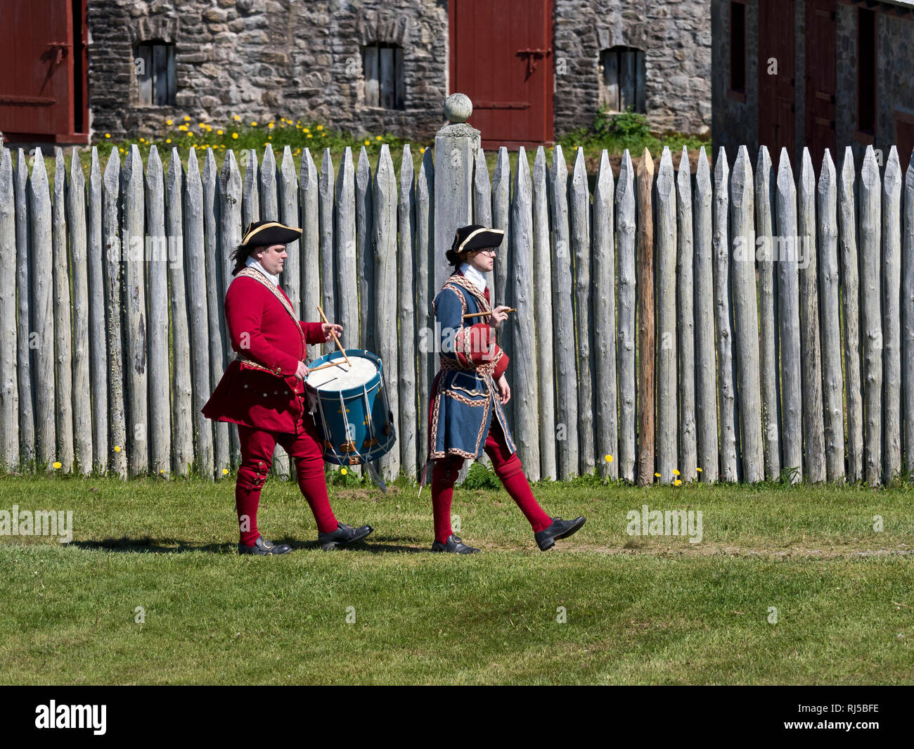 18th century french military fife and drum soldiers hi-res stock ...