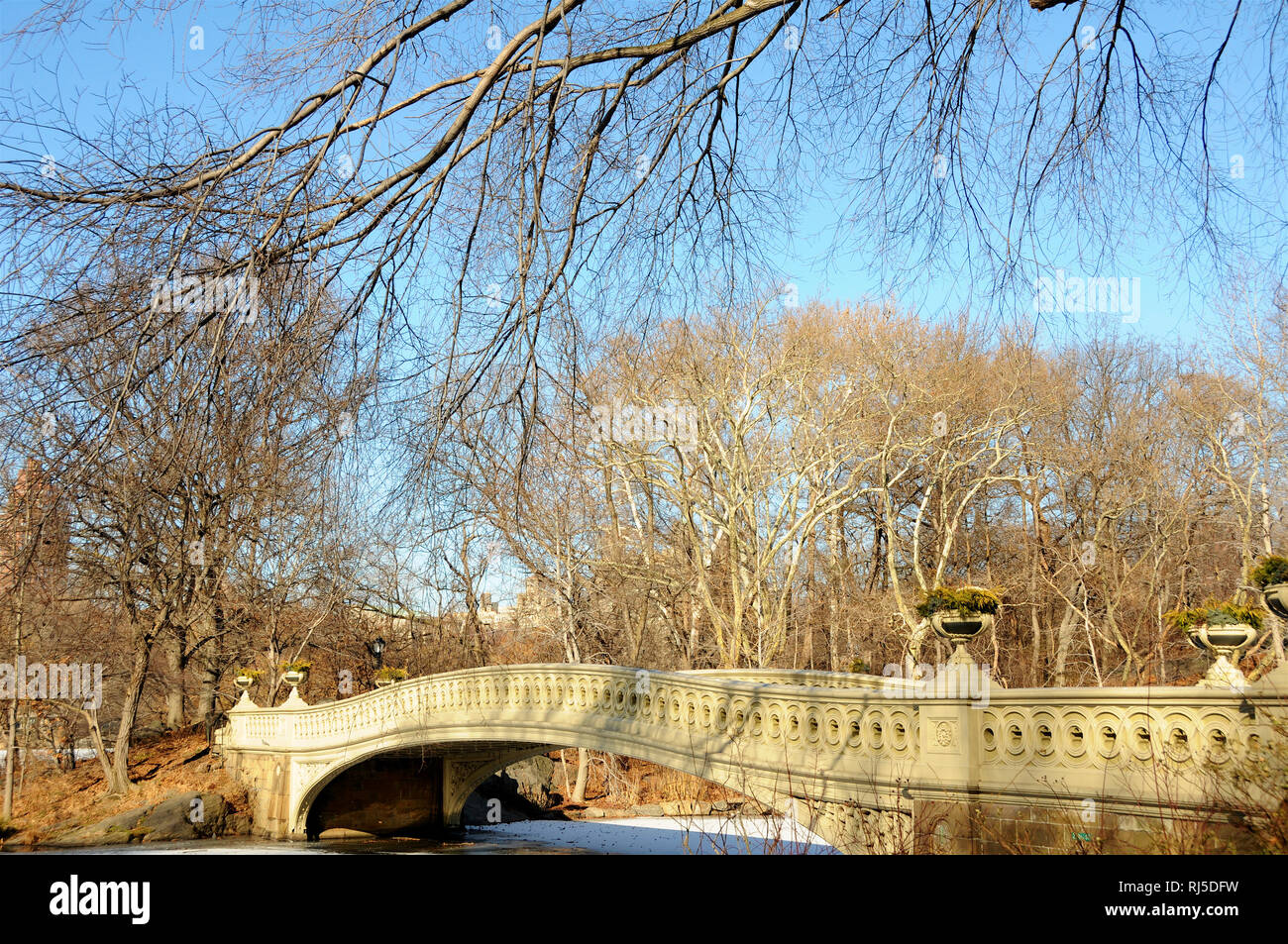 Bow bridge a cast iron pedestrian bridge over the lake hi-res stock ...