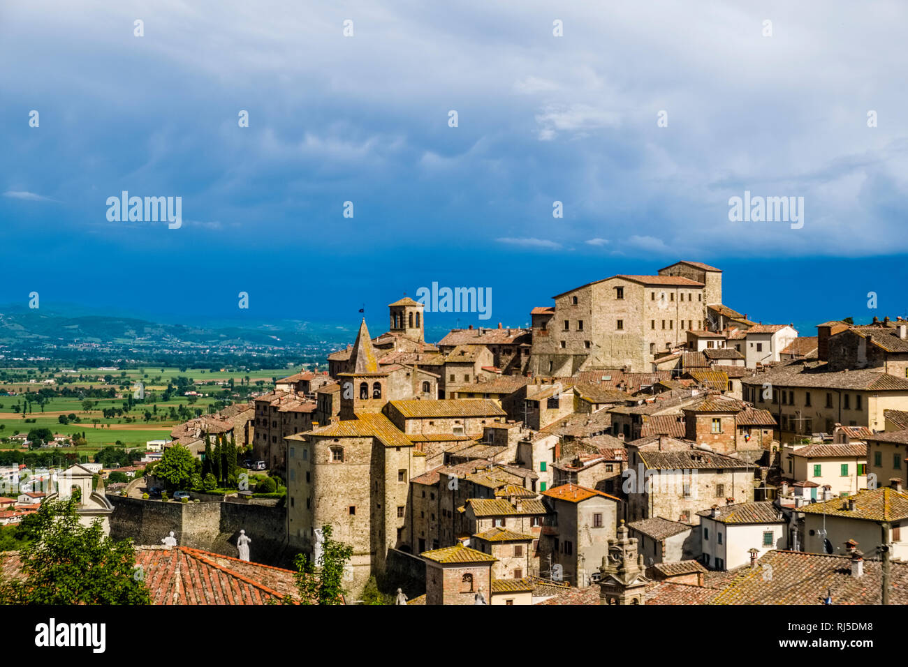Typical Italian Hill Top Town High Resolution Stock Photography and ...