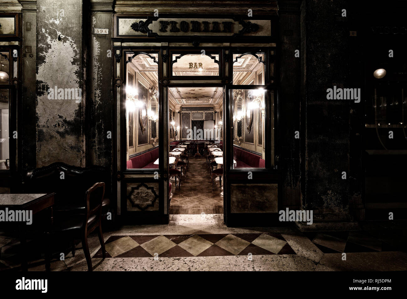 Cafe und Bar Florian am Markusplatz, Piazza San Marco in Venedig Stock ...