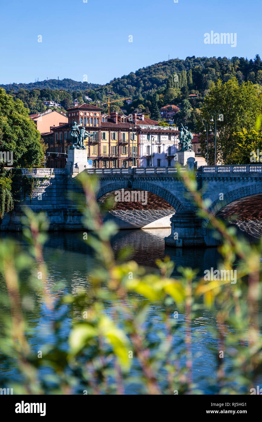 Europa, Italien, Piemont, Turin, Die Brücke 'Ponte Umberto I.' über den ...