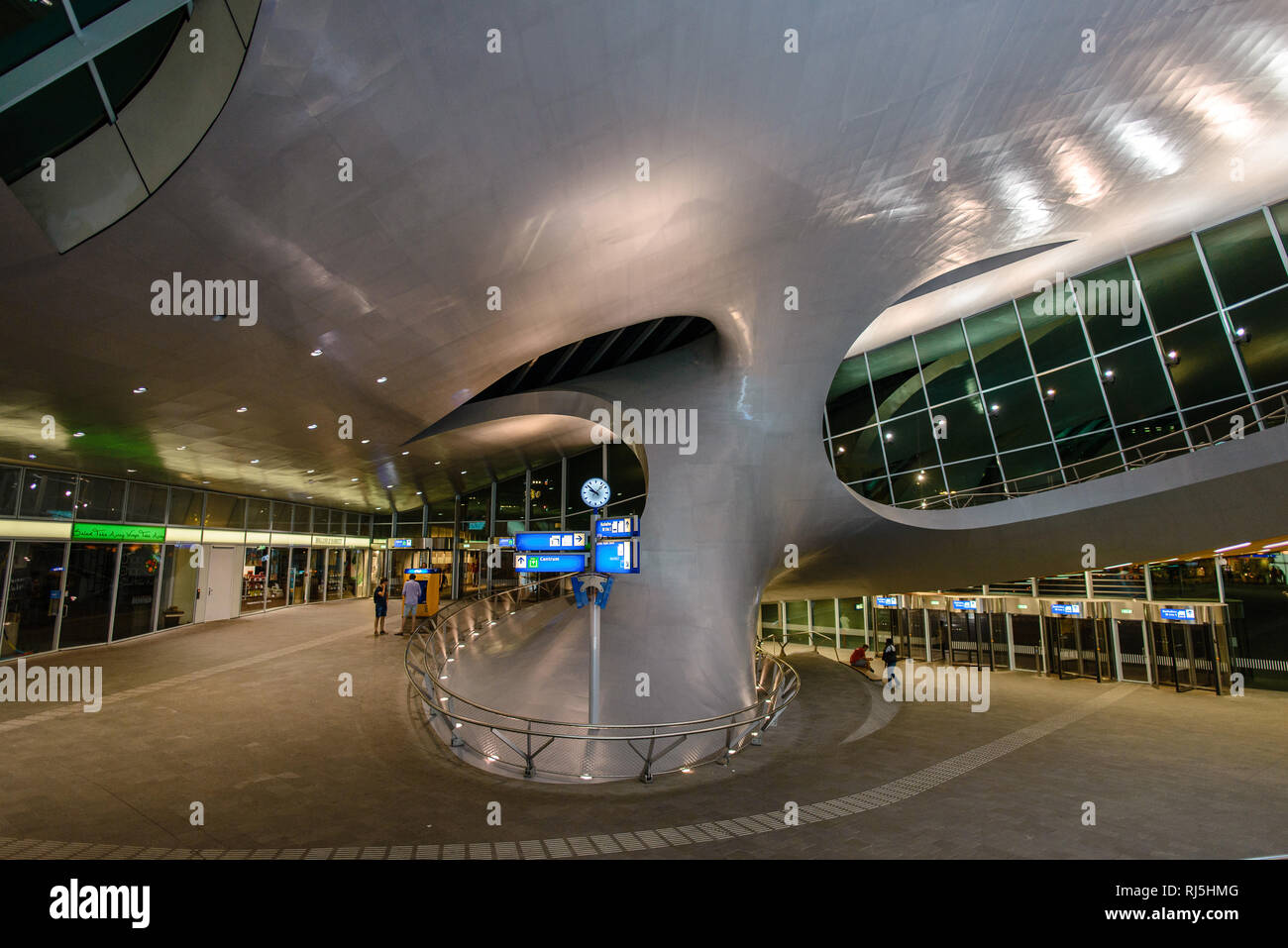 Der moderne Hauptbahnhof von Arnheim, Niederlande Stock Photo - Alamy