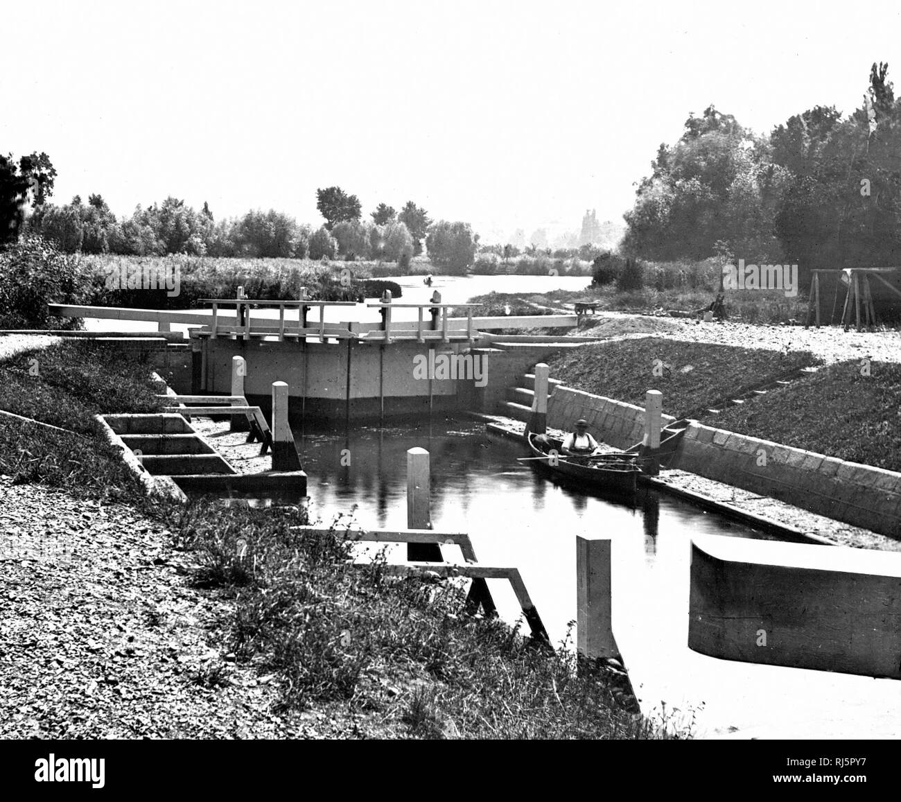Old river thames hi-res stock photography and images - Alamy