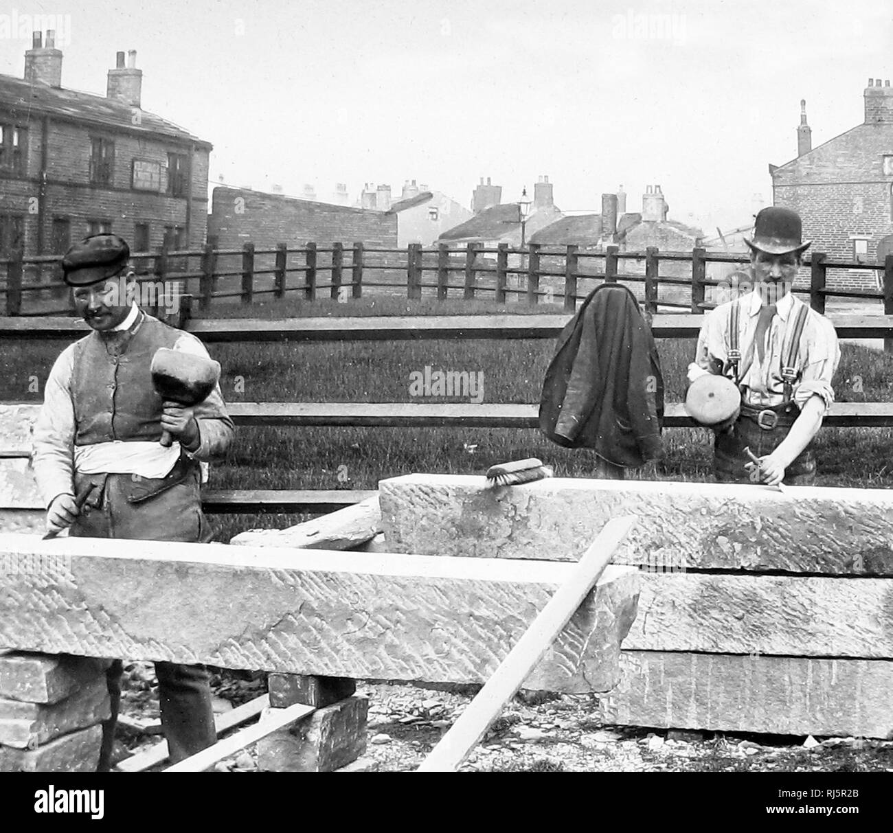 Stone masons hi-res stock photography and images - Alamy