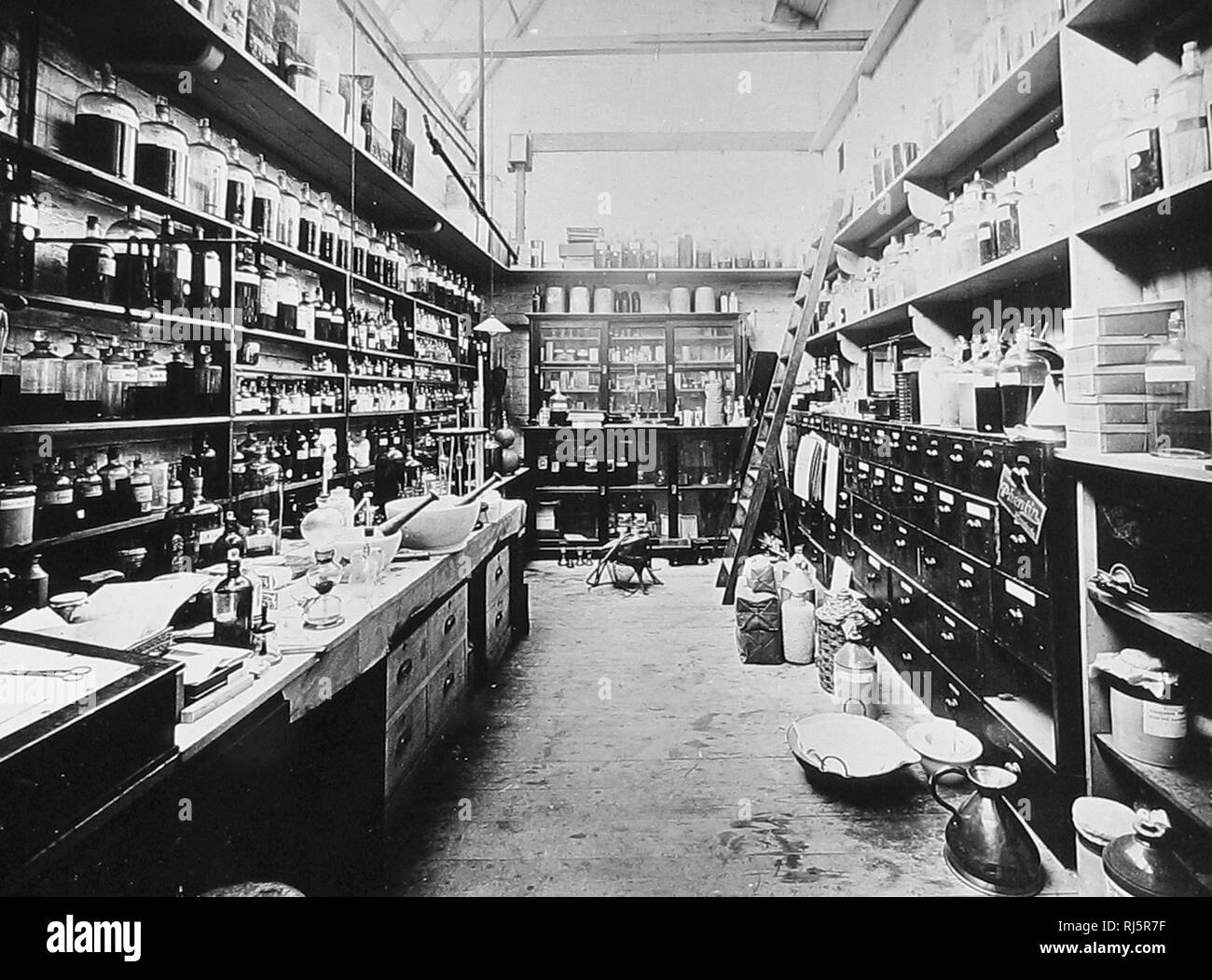 Victorian laboratory hi-res stock photography and images - Alamy