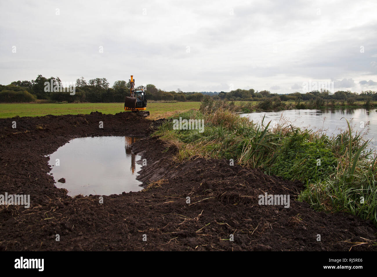 Creating slack water areas beside the River Avon Ringwood Hampshire ...