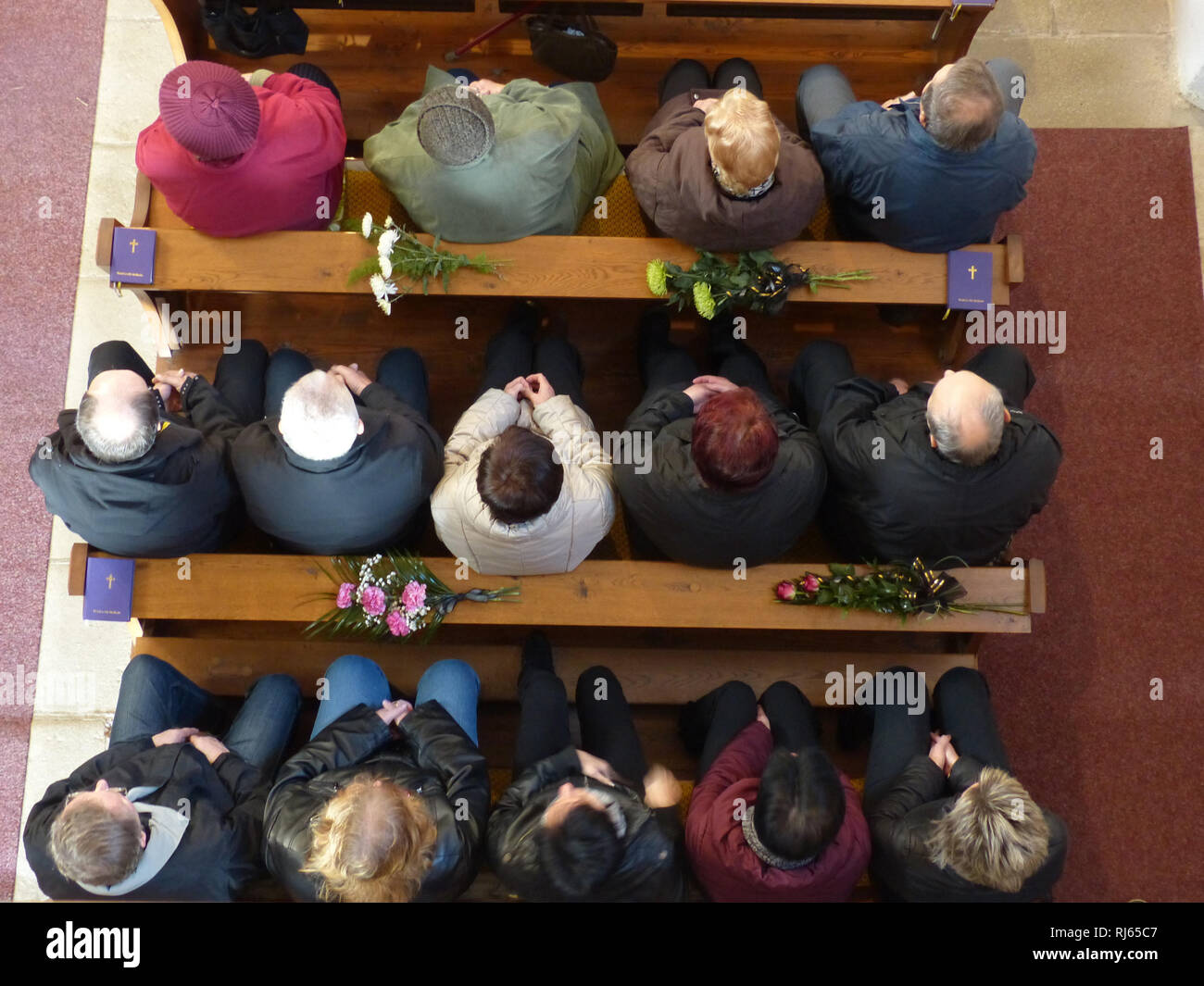 Mourners hi-res stock photography and images - Alamy