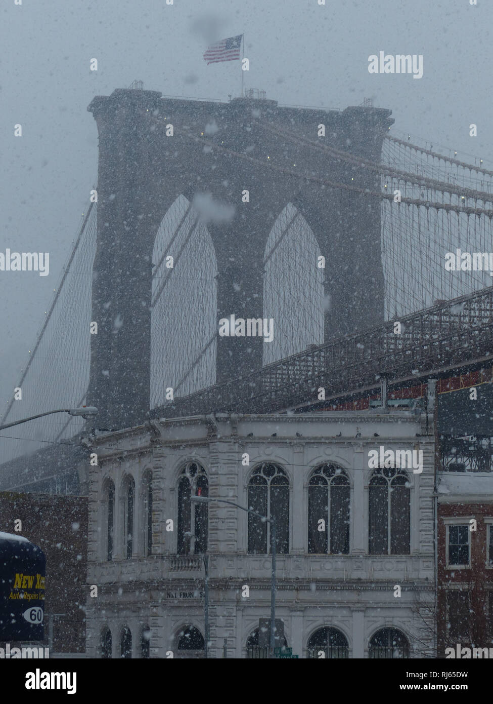 Brooklyn Bridge during snow blizzard Stock Photo - Alamy