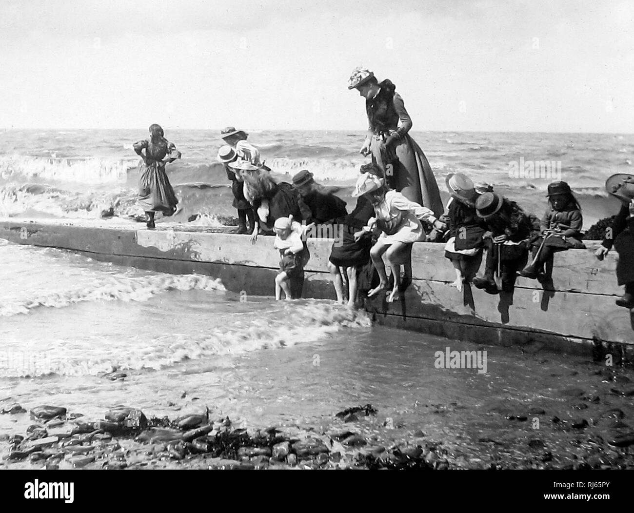 Children paddling at the seaside Stock Photo - Alamy