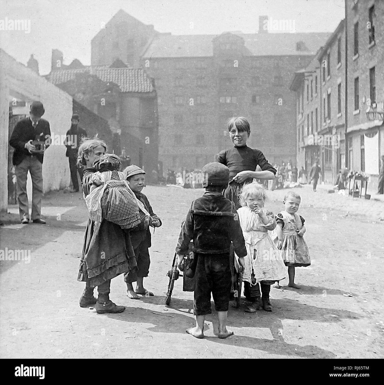 Victorian children poverty hi-res stock photography and images - Alamy