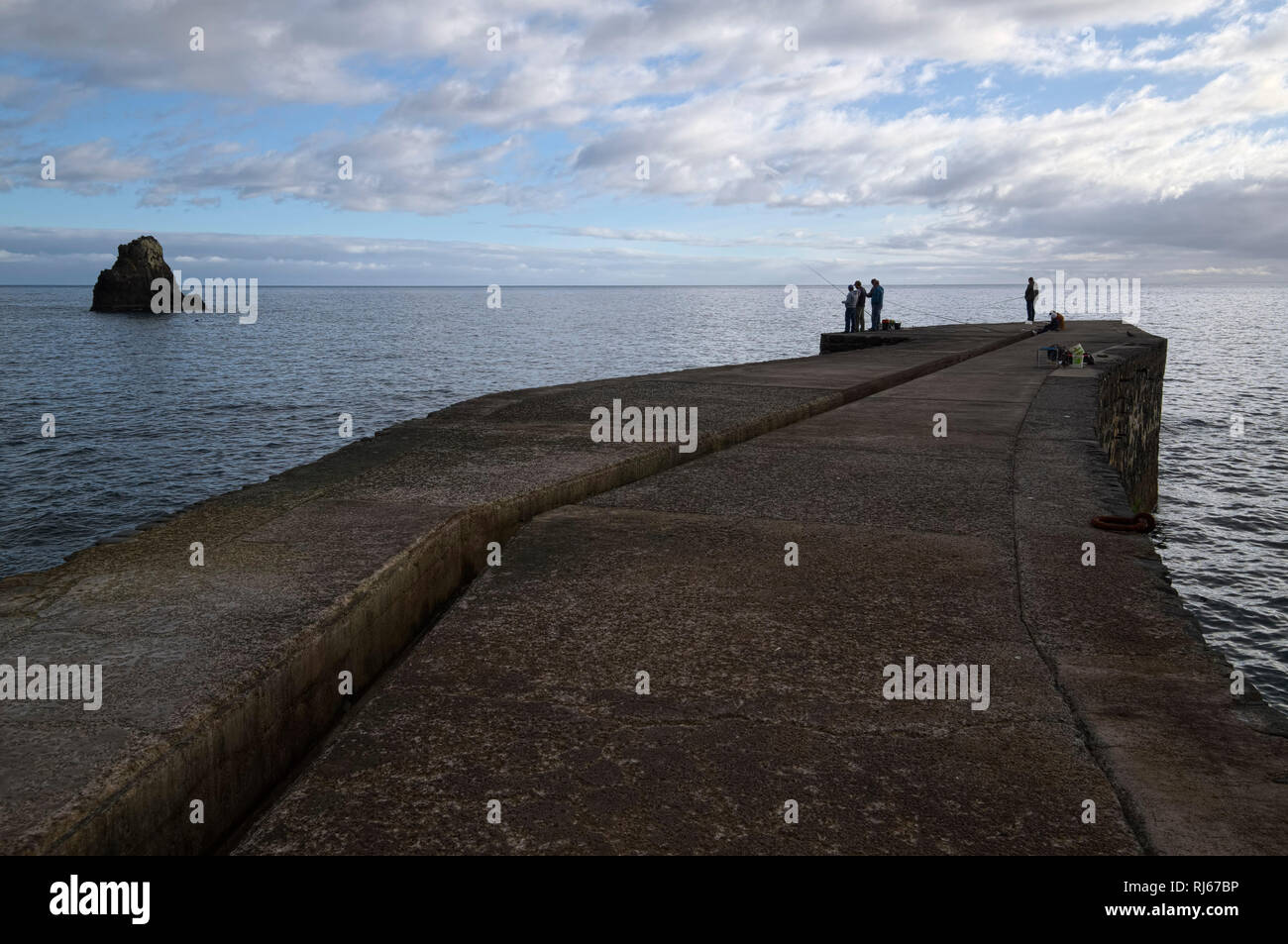 Portugal, Madeira, Funchal, Meer, Steg, Angler, Horizont Stock Photo ...