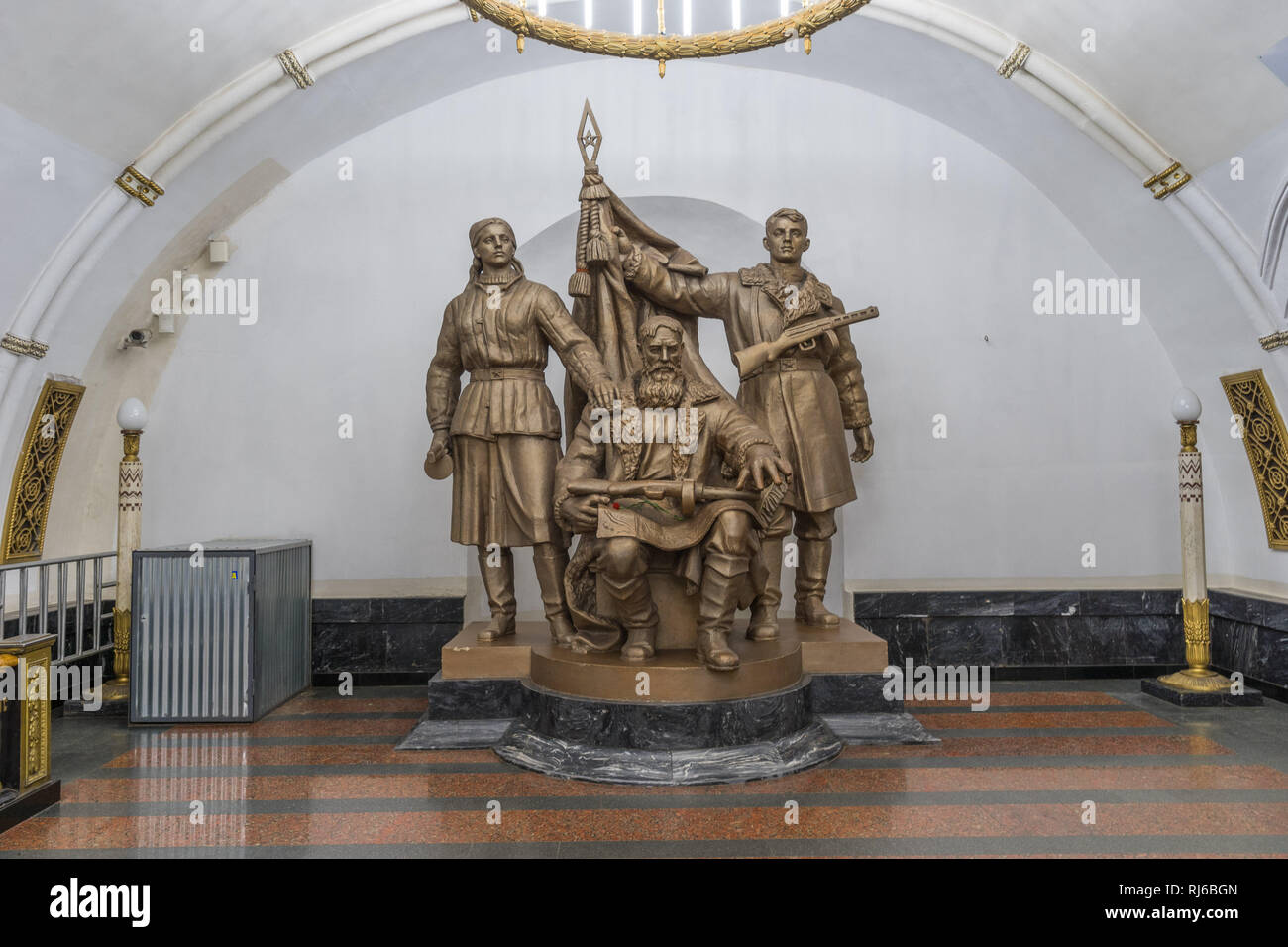 Moscow, Russia - Soviet era statue in between the metro stations Stock ...
