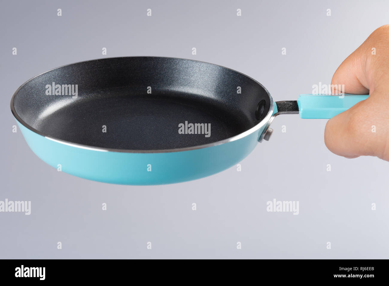 Small cast iron frying pan hi-res stock photography and images - Alamy