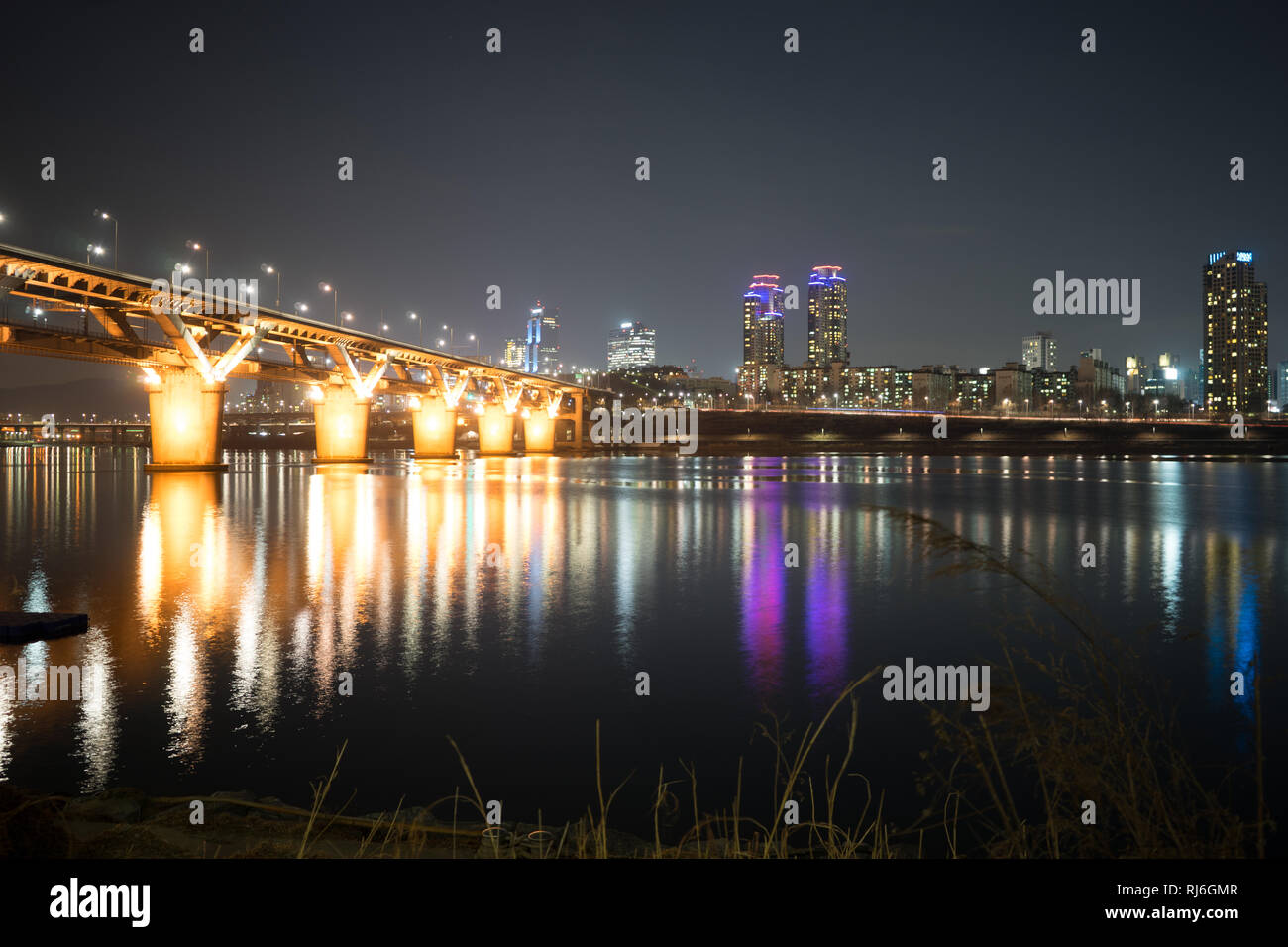 Hangang river night view Stock Photo - Alamy