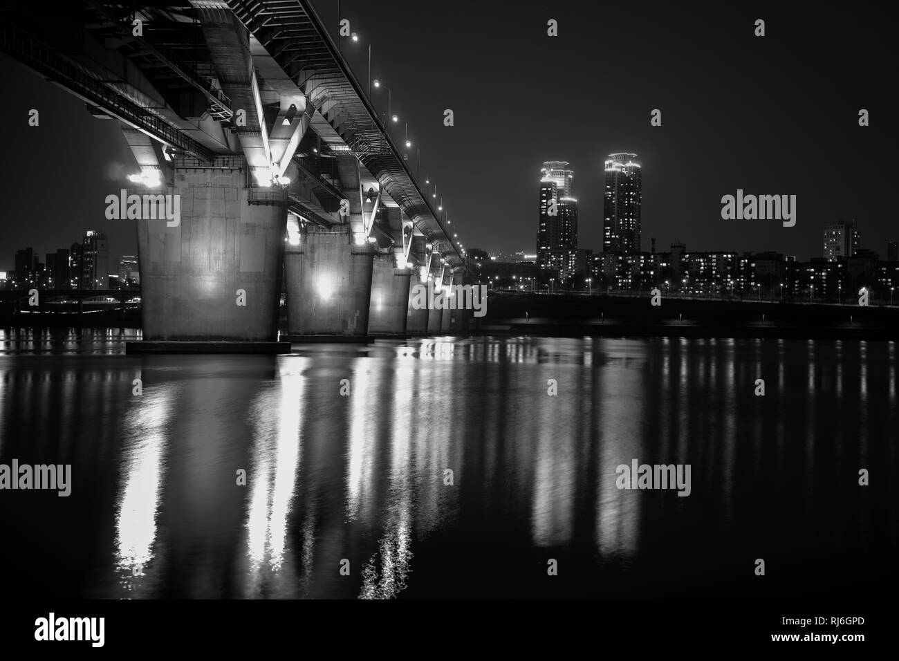 Hangang river night view Stock Photo - Alamy