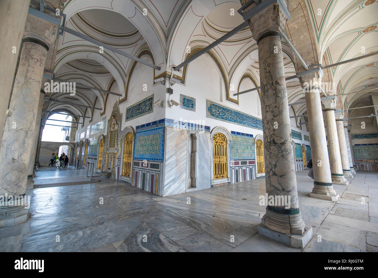 Beautiful decoration inside Topkapi palace. Amazing interior in Ottoman ...