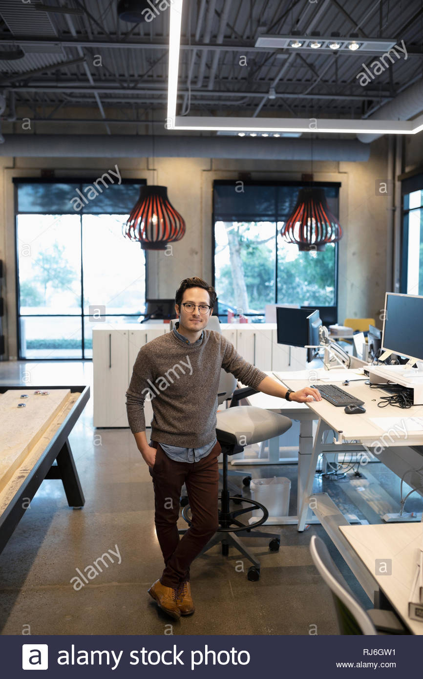 Sit Stand Desk Stock Photos & Sit Stand Desk Stock Images - Alamy