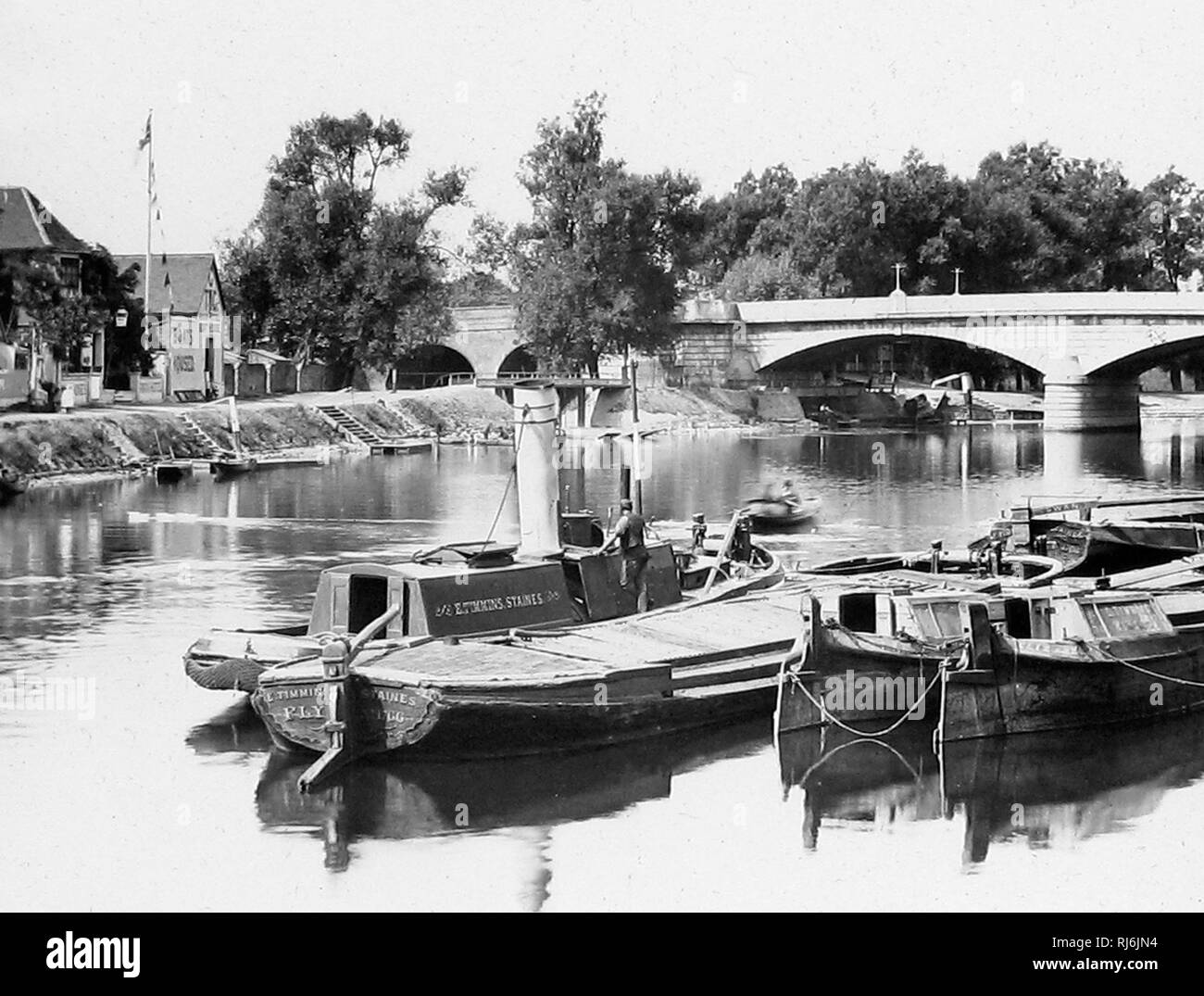 River thames bridge vintage hi-res stock photography and images - Alamy