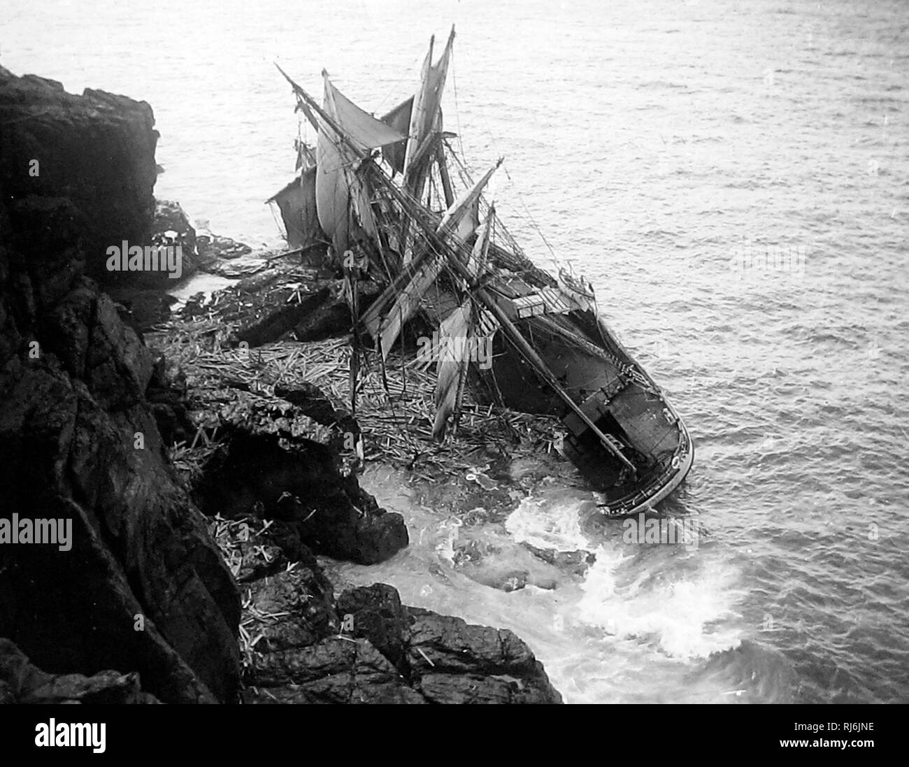 Shipwreck cornwall hi-res stock photography and images - Alamy