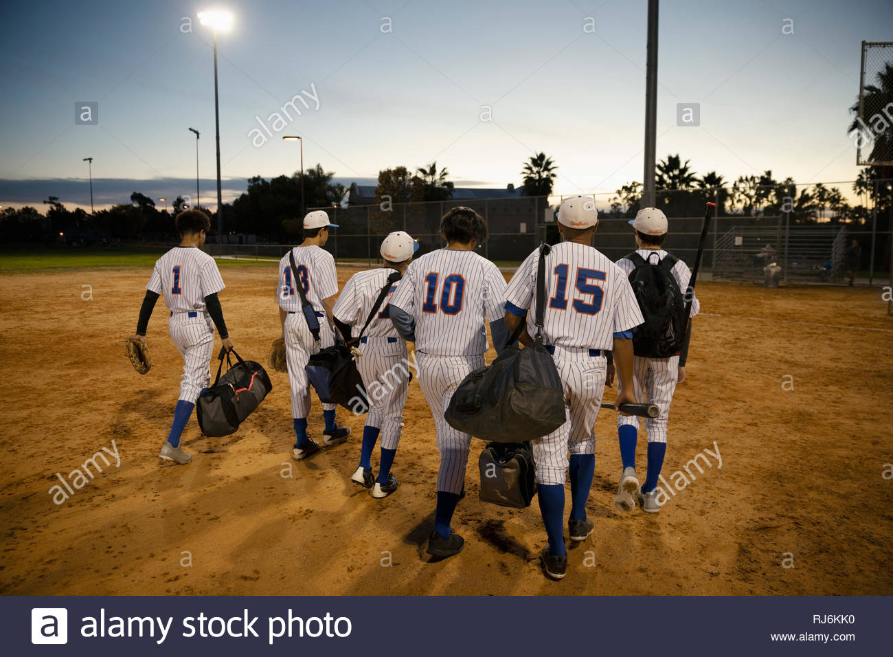 Field night game hi-res stock photography and images - Alamy