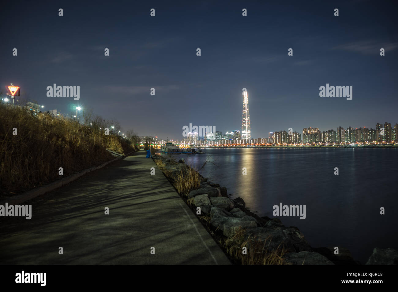 Hangang river night view Stock Photo - Alamy