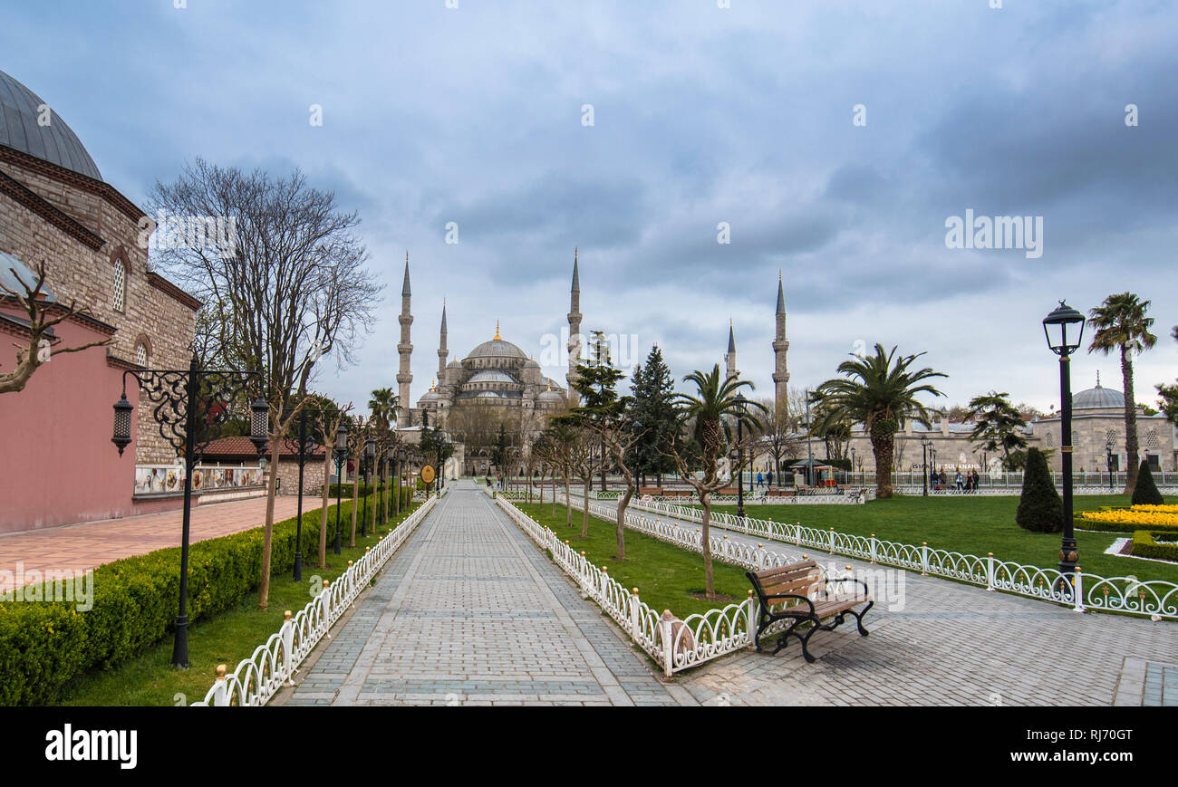 Blue Mosque early in the morning. Panorama of Sultanahmet Camii mosque ...