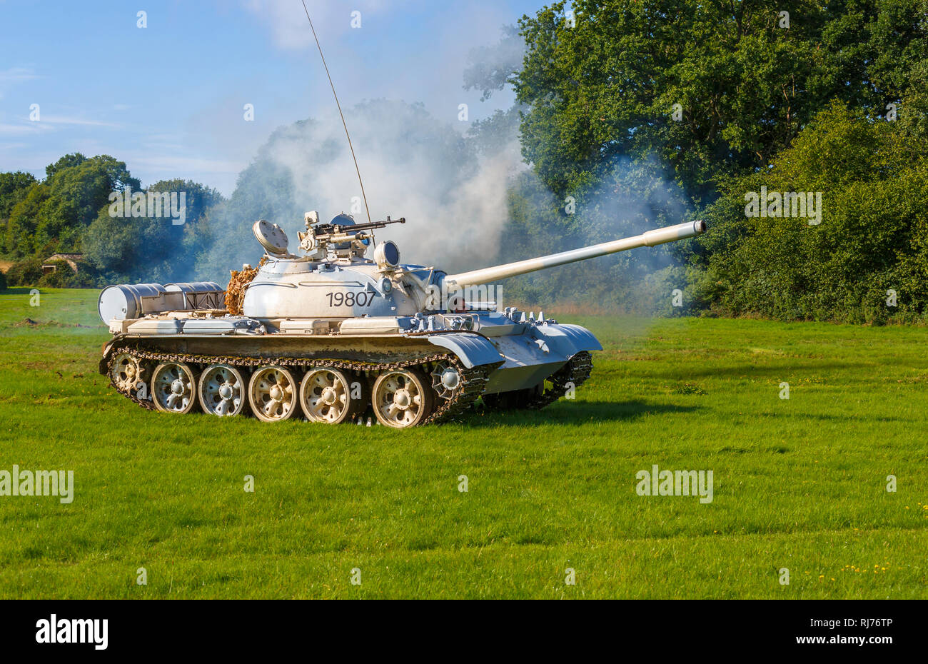 Tank track side view hi-res stock photography and images - Alamy