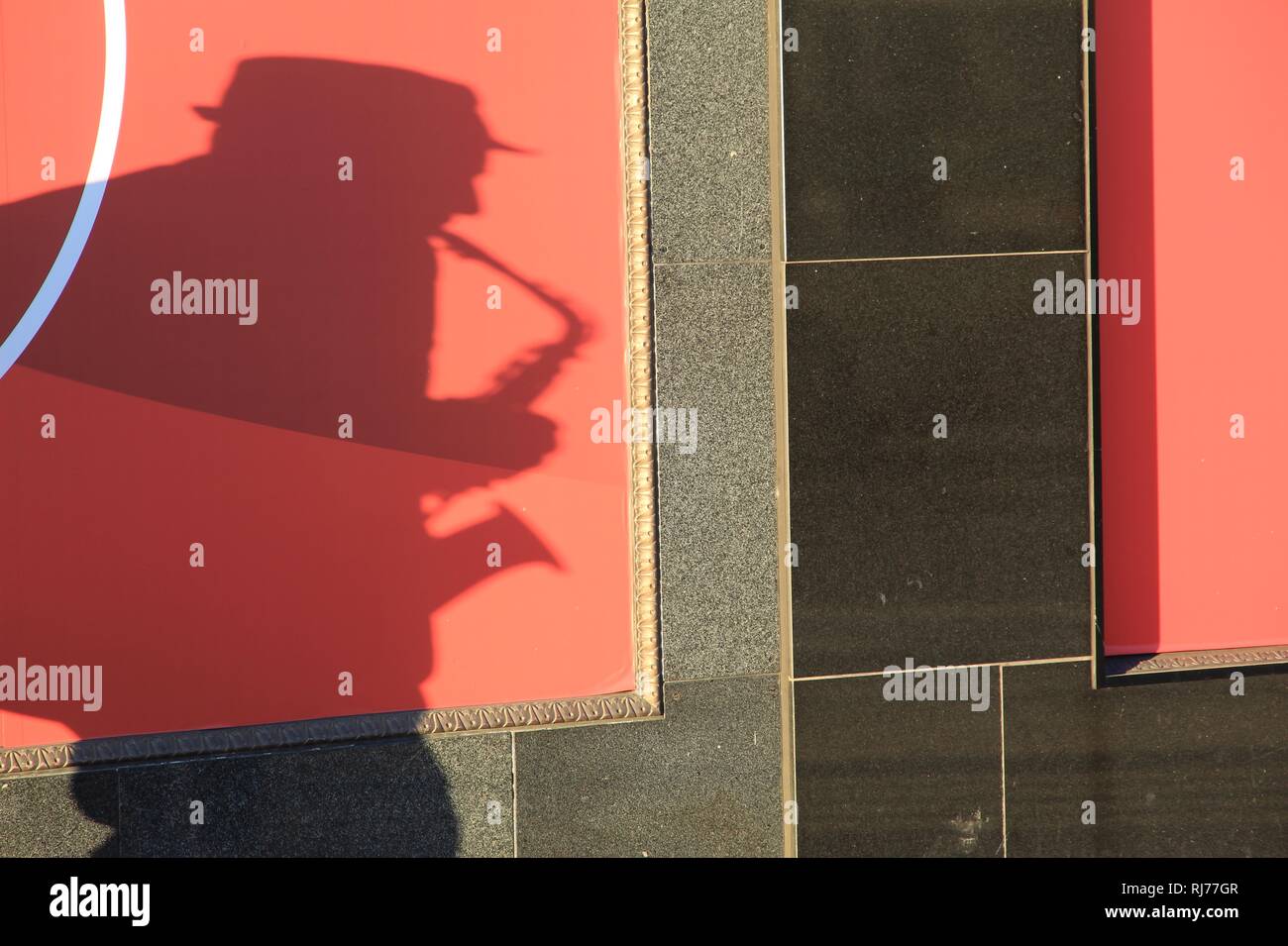 Silhouette saxophone player hi-res stock photography and images - Alamy