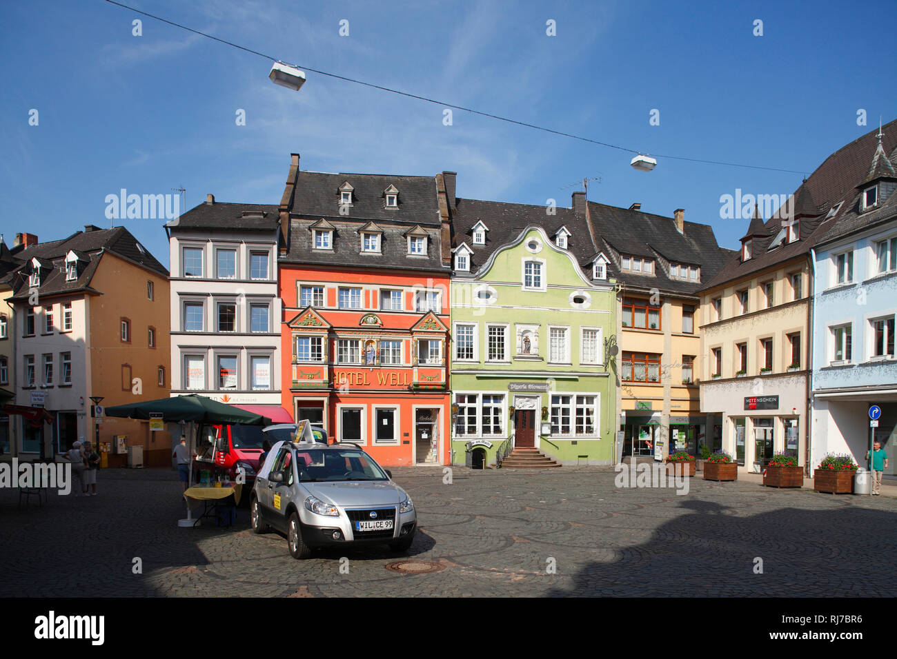 Marktplatz mit historischen Bürgerhäusern, Wittlich, Rheinland-Pfalz ...