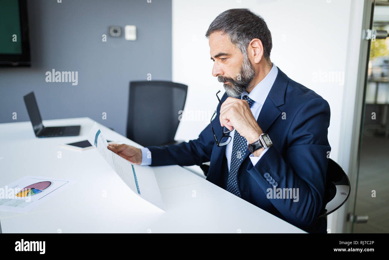 Serious senior male leader hi-res stock photography and images - Alamy