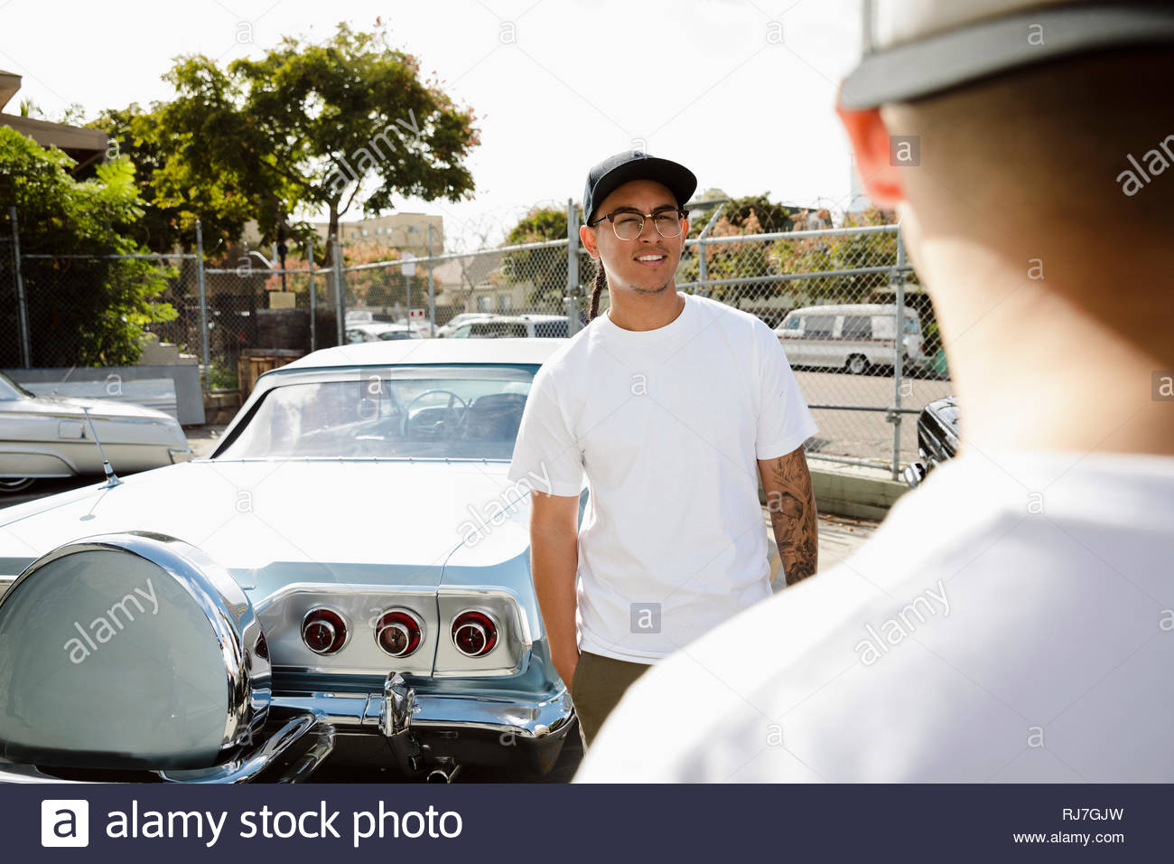 Man standing next to car outdoors hi-res stock photography and images ...