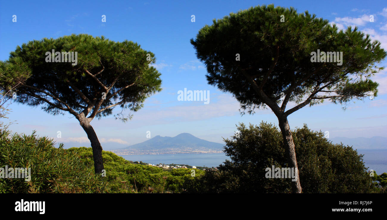 Gulf of naples landscape hi-res stock photography and images - Alamy