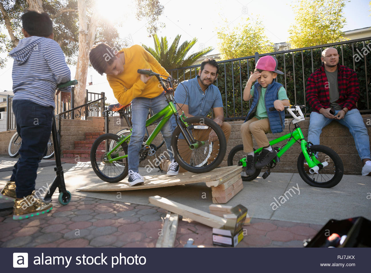 Children sitting on sidewalk playing hi-res stock photography and ...