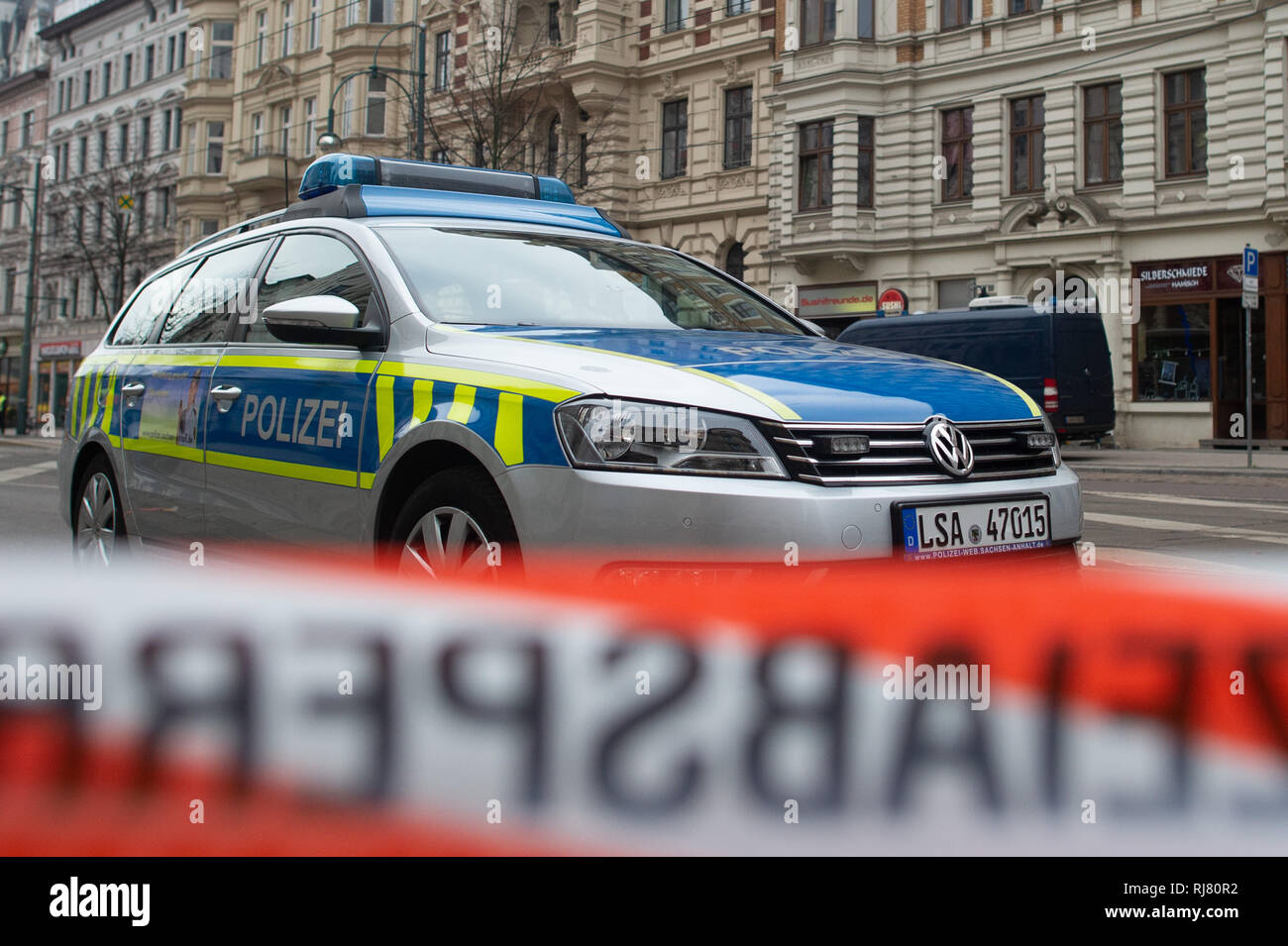 Magdeburg, Germany. 05th Feb, 2019. A police vehicle is standing behind ...
