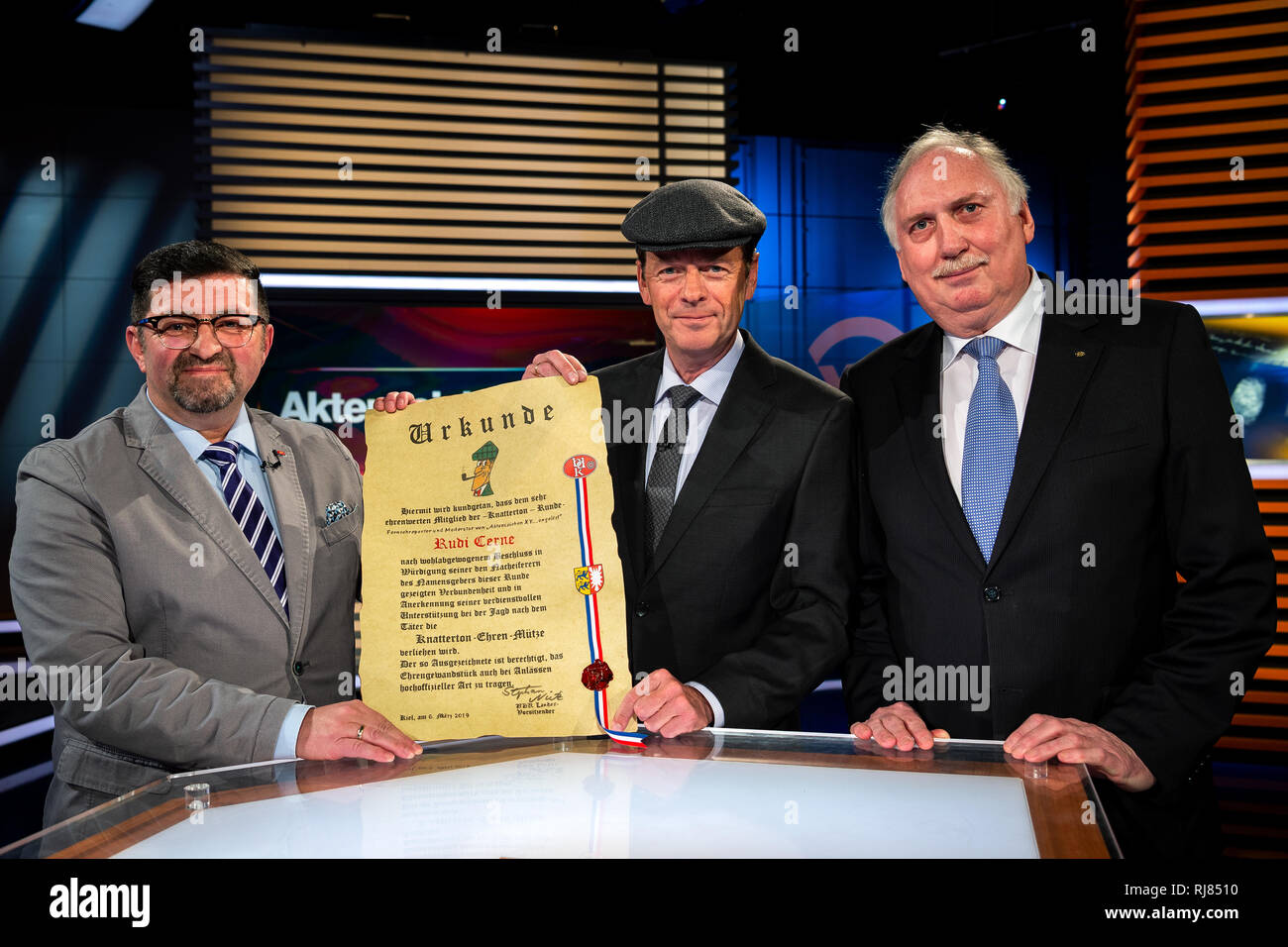 05 February 2019, Bavaria, Grünwald: Robert Krieger (l), Deputy Federal ...