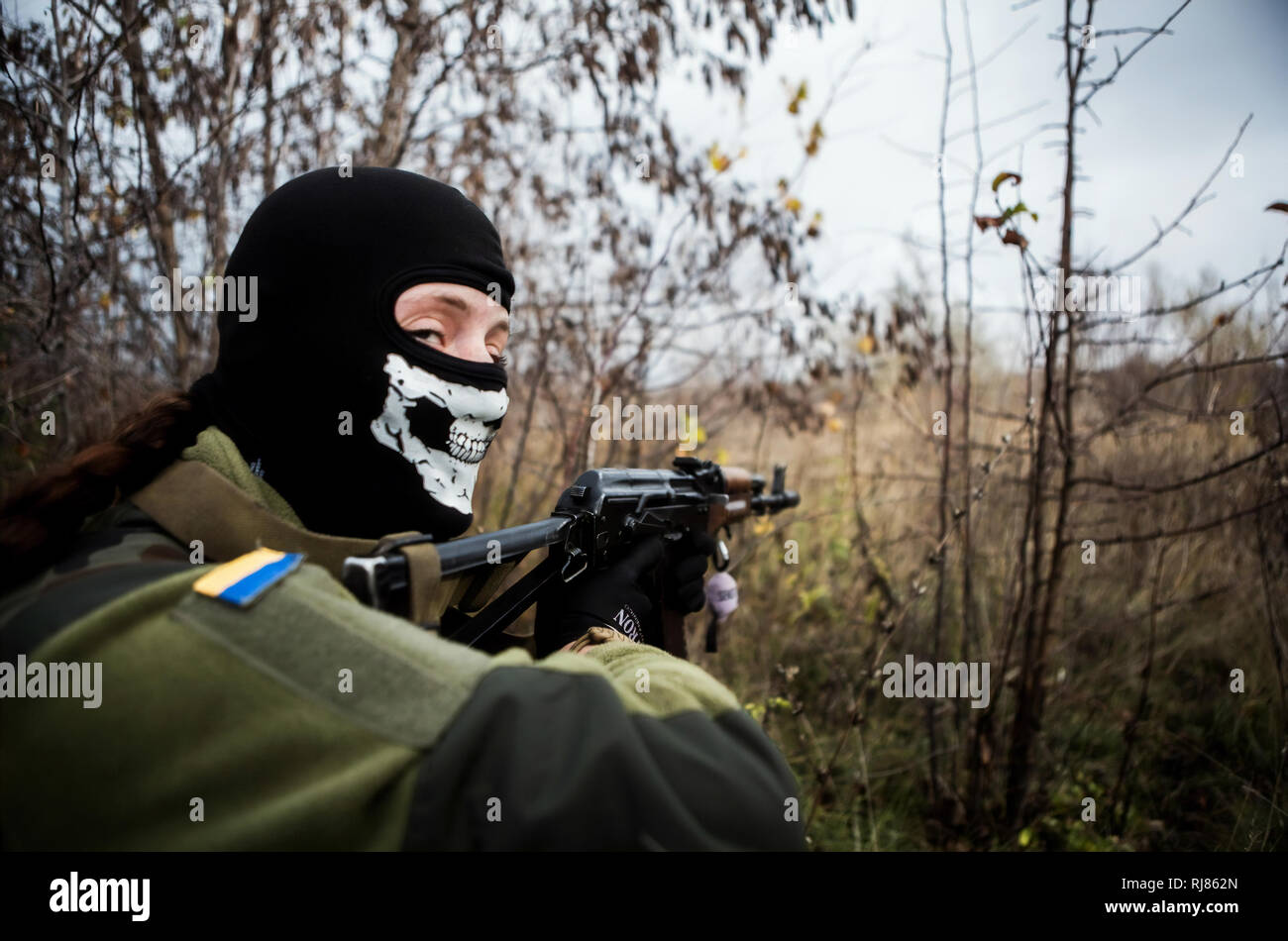 Donetsk, Ukraine. 8th Jan, 2018. Armed with an AK47 and wearing a ...