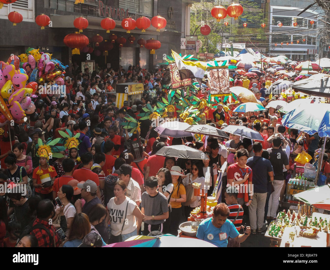 Manila crowd hi-res stock photography and images - Alamy