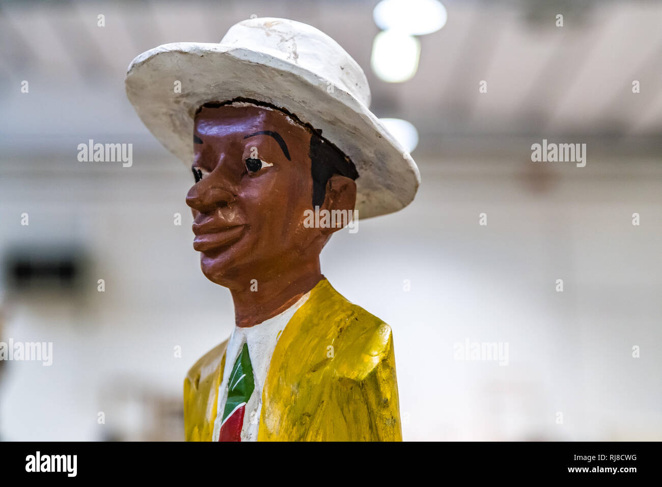 Straw man statue hi-res stock photography and images - Alamy