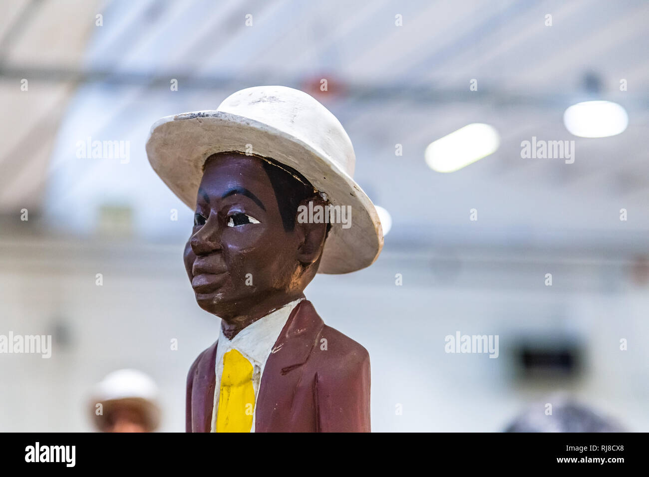 Straw man statue hi-res stock photography and images - Alamy