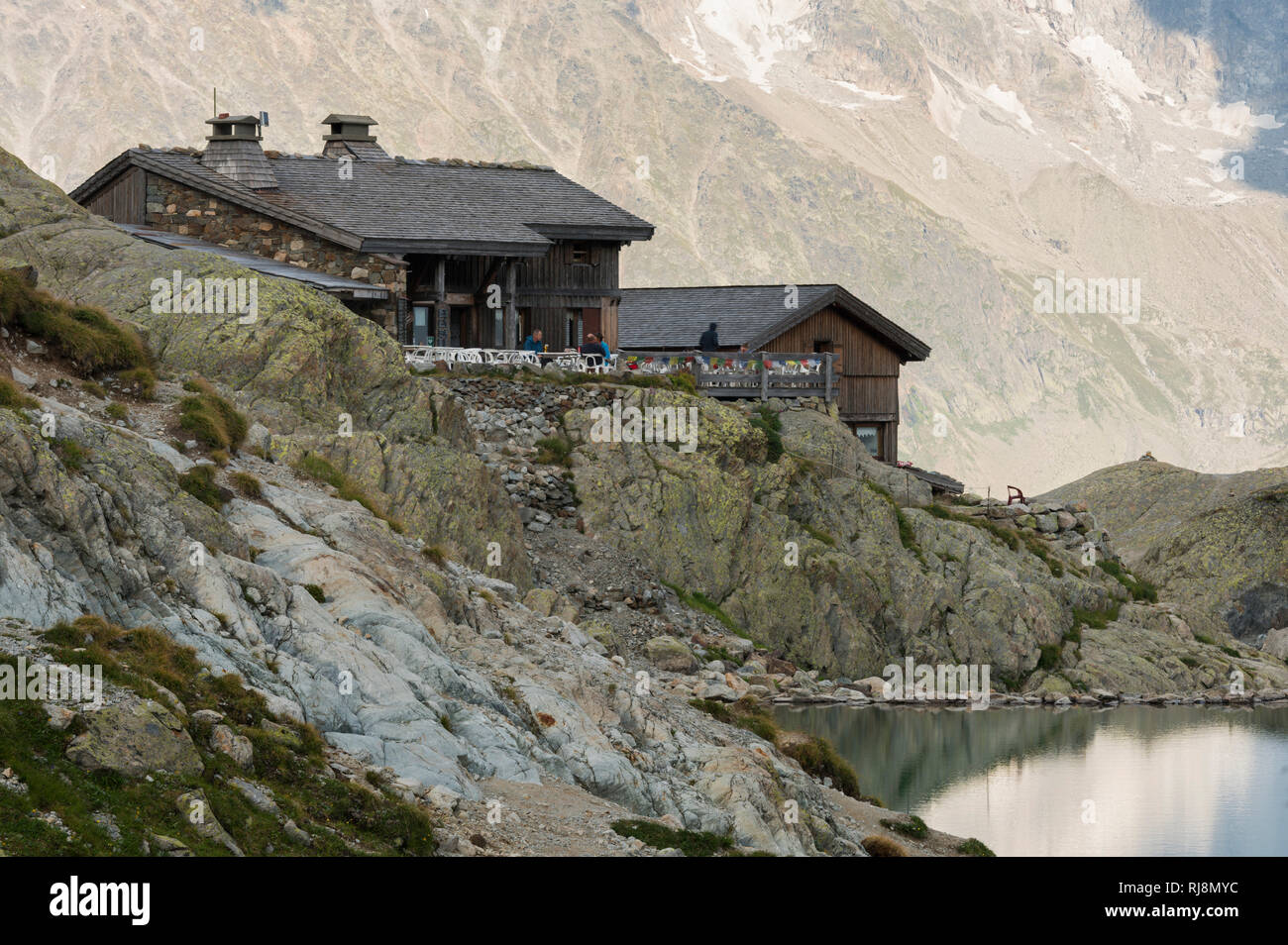 Refuge lac blanc hi-res stock photography and images - Alamy
